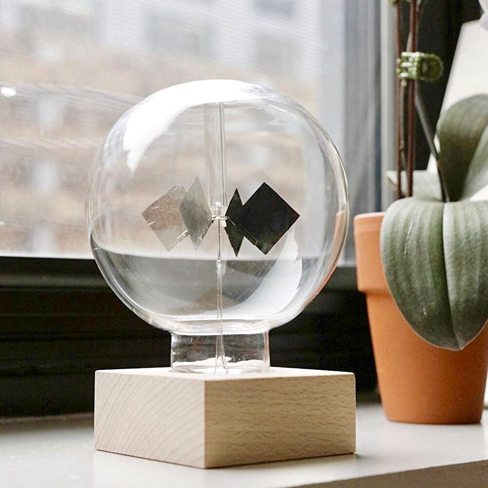 美國品牌 kikkerland Radiometer 木座光熱放射儀 – Be a Shopaholic